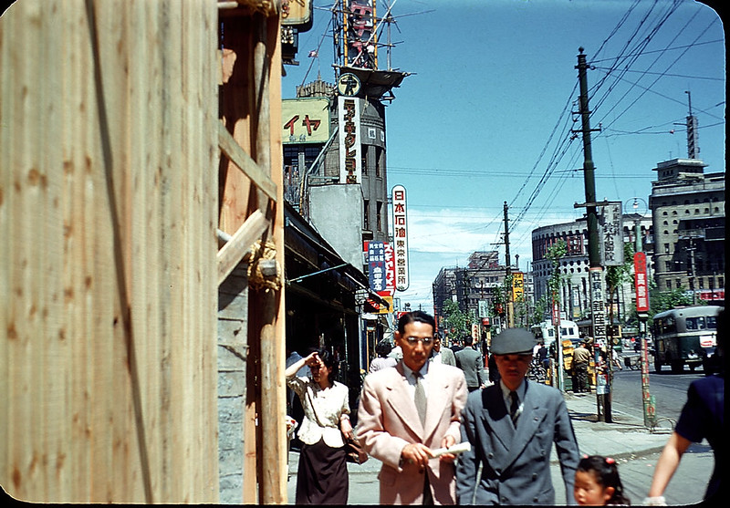 35 Fascinating Color Snaps Capture Everyday Life of Tokyo in the Early ...