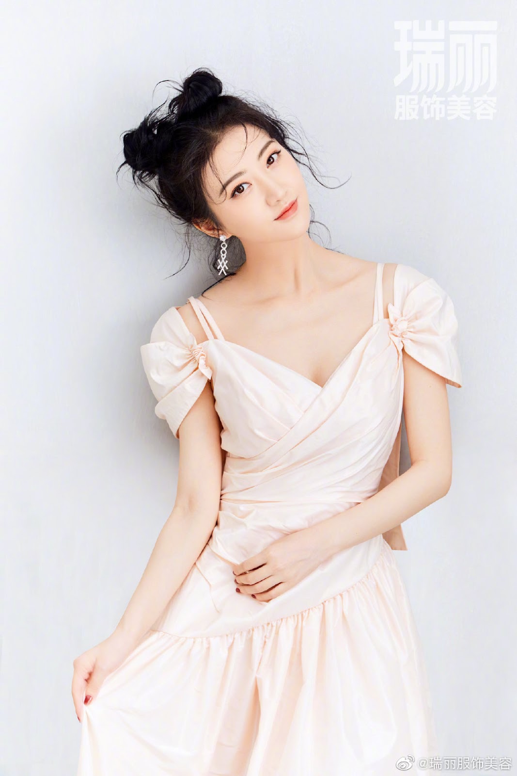 China Entertainment News: Jing Tian poses for photo shoot