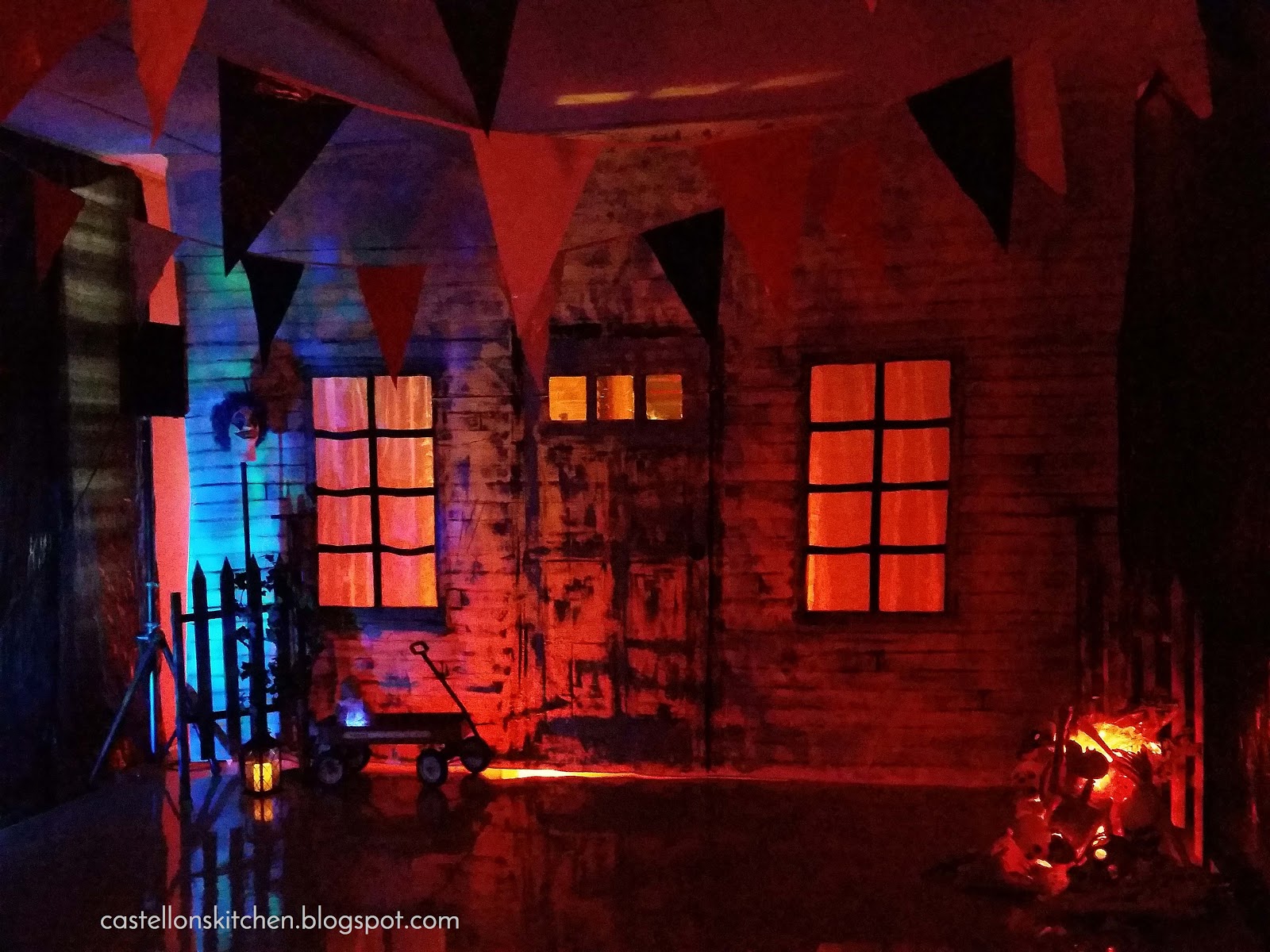 Castellon's Kitchen: Carnival Fun House Maze (Part 1 of 3)