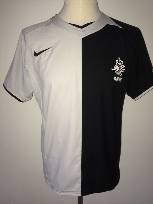 Closer Look | Nike Anti-Racism Football Kits 2005 - Footy Headlines