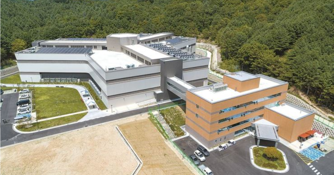 Korea's Information Society: Samsung's data centers
