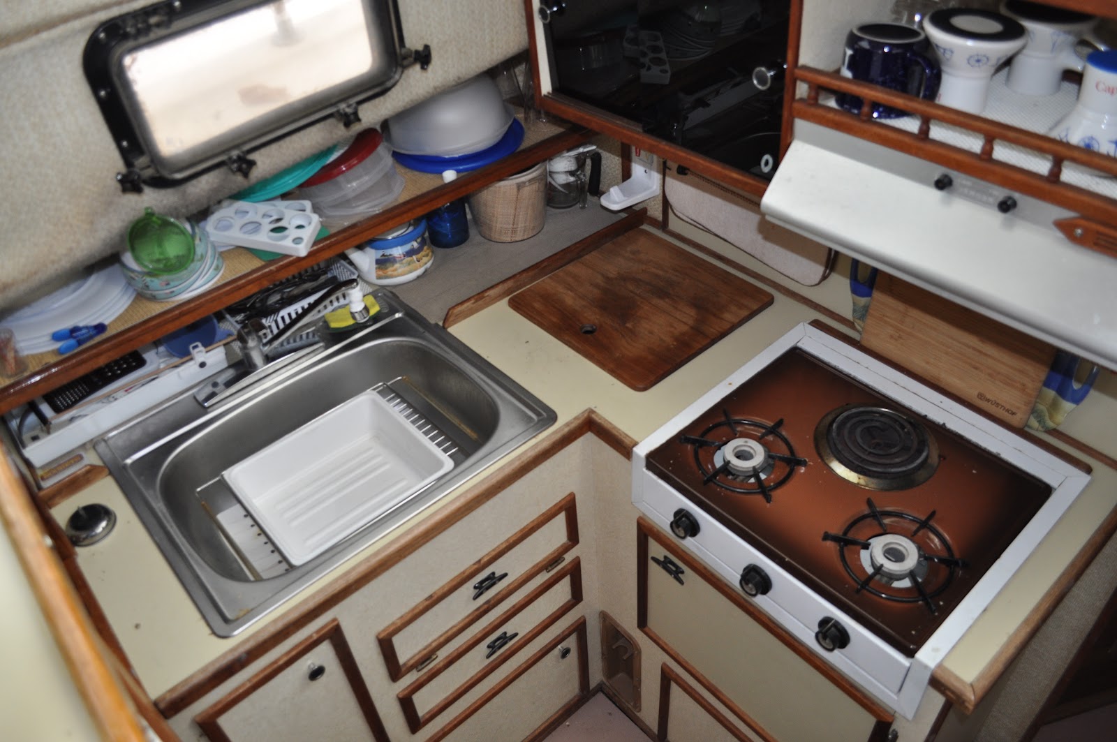 JoyRide82: Campion Adventurer - 30 ft Sedan Trawler with Flybridge
