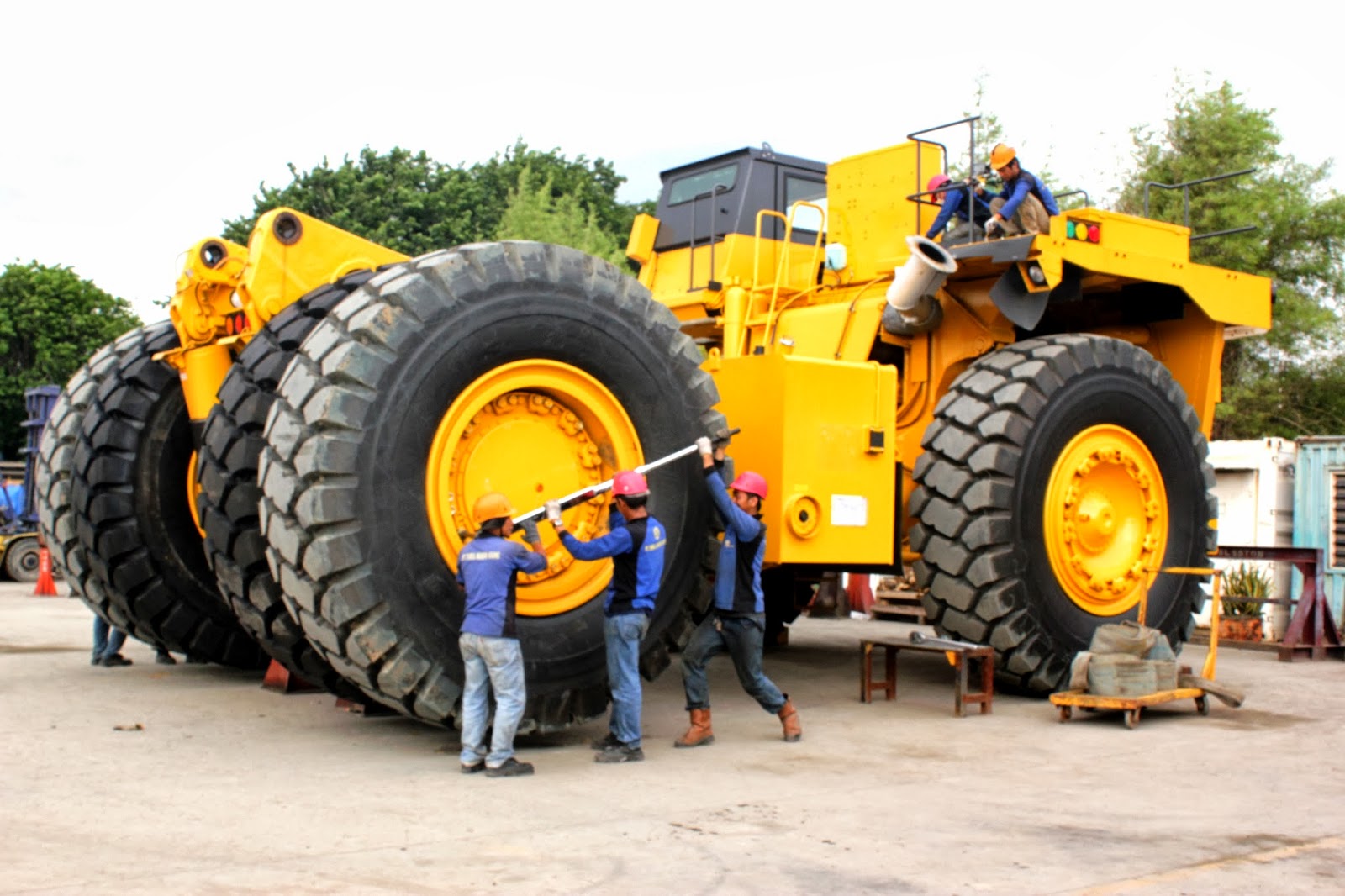 MACHRUS ALLE VELDEN: MENERAPKAN METODA PERAKITAN PRODUK BARANG/JASA