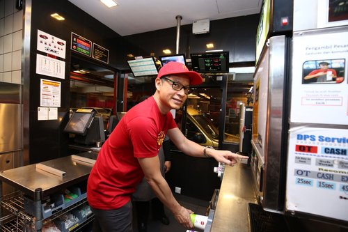 Hari McD Turun Padang Acara Tahunan Hargai Pekerja di McDonalds