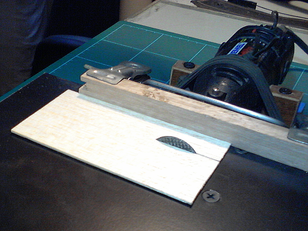 Eduardo Tierno Yamin: Micro DIY Dremel table saw