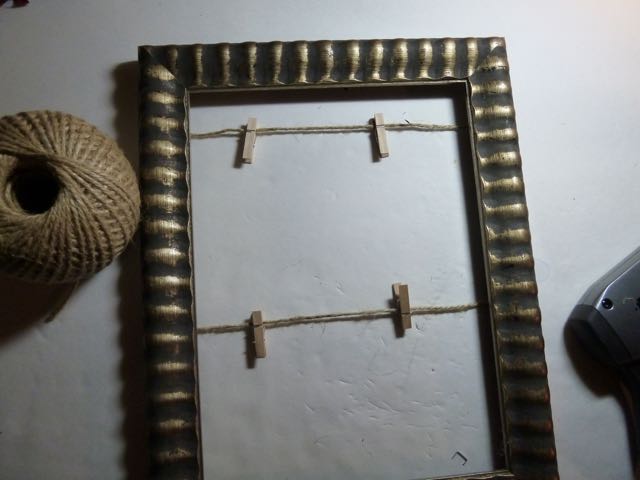 Make it easy crafts: Easy recycled frame photo holder