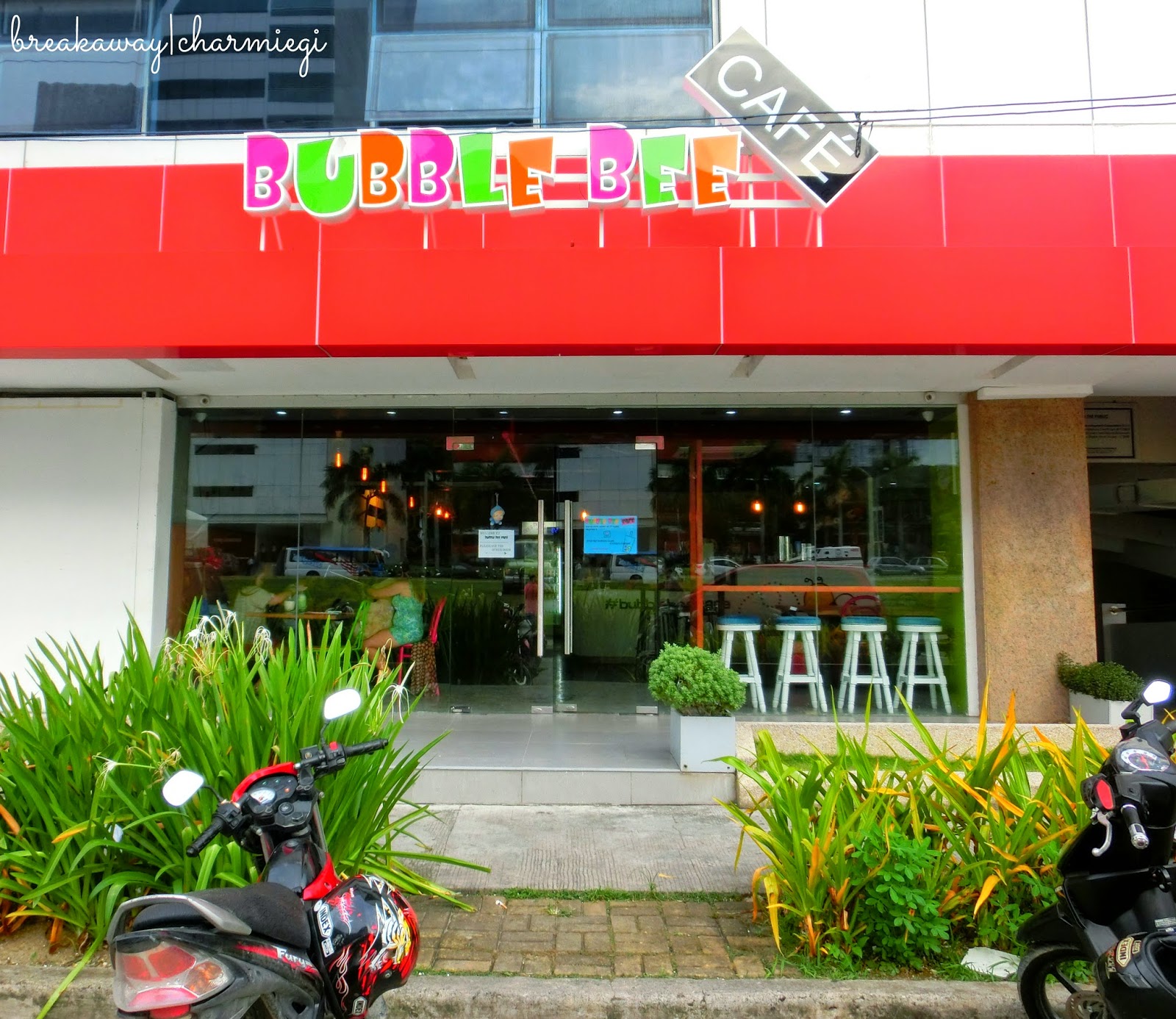 Break Away: Bubble Bee Cafe