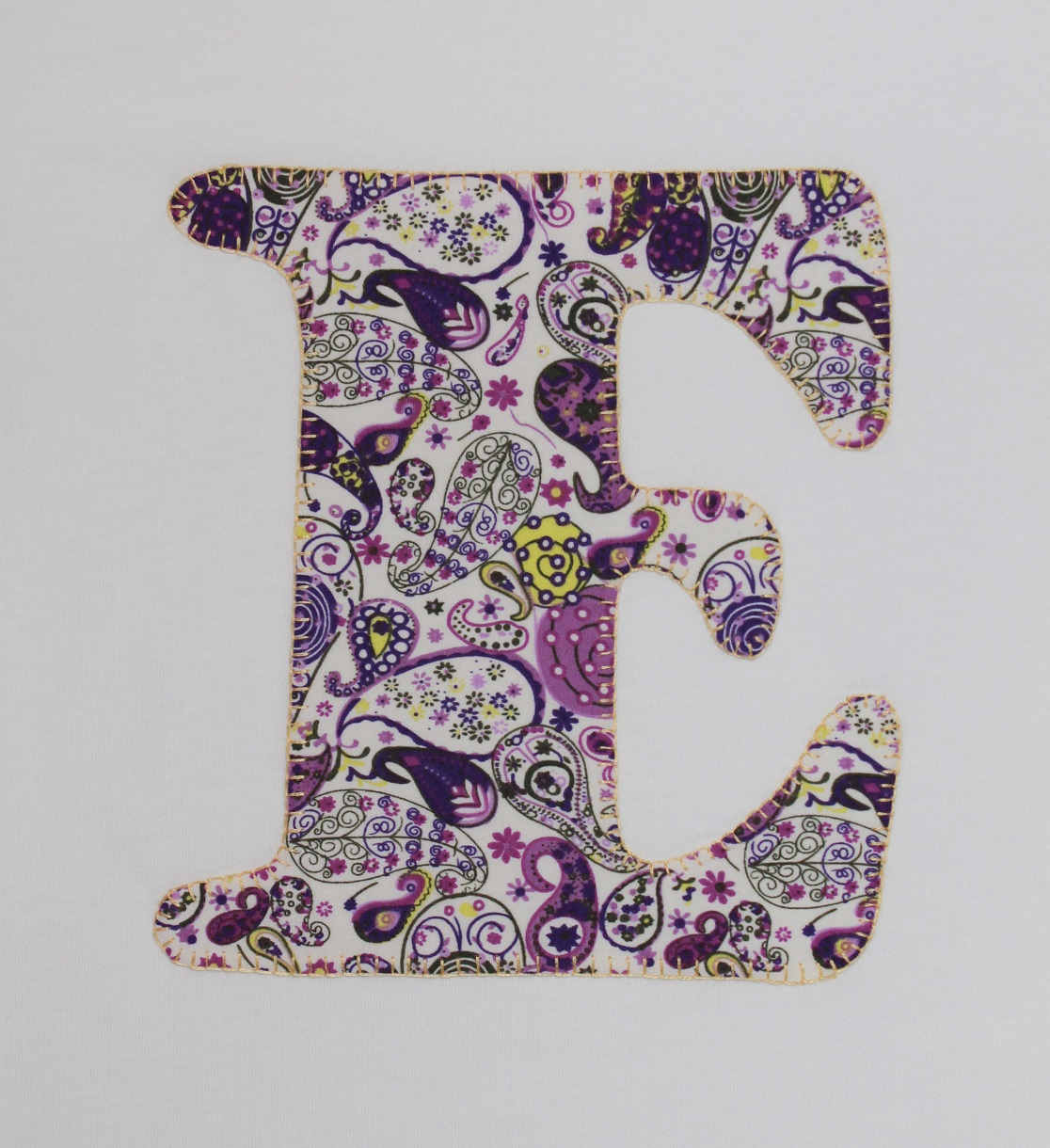 cocodrilova: camiseta con la inicial E