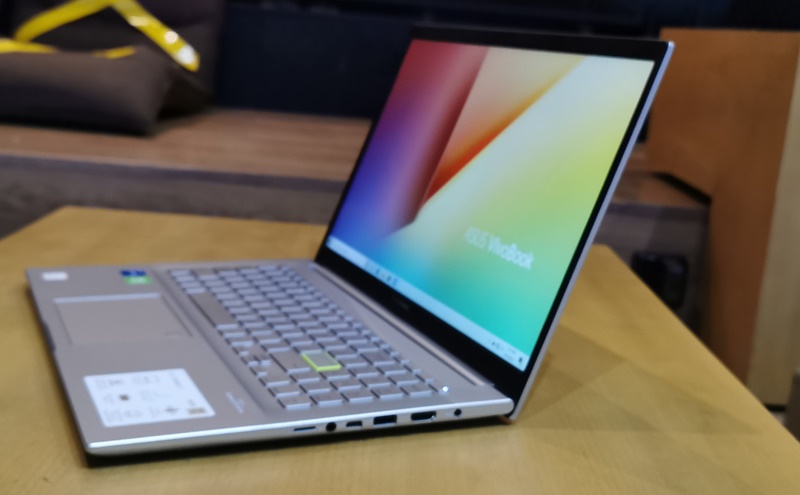 Review ASUS VivoBook Ultra 15 (K513), Layar Lebih Lebar