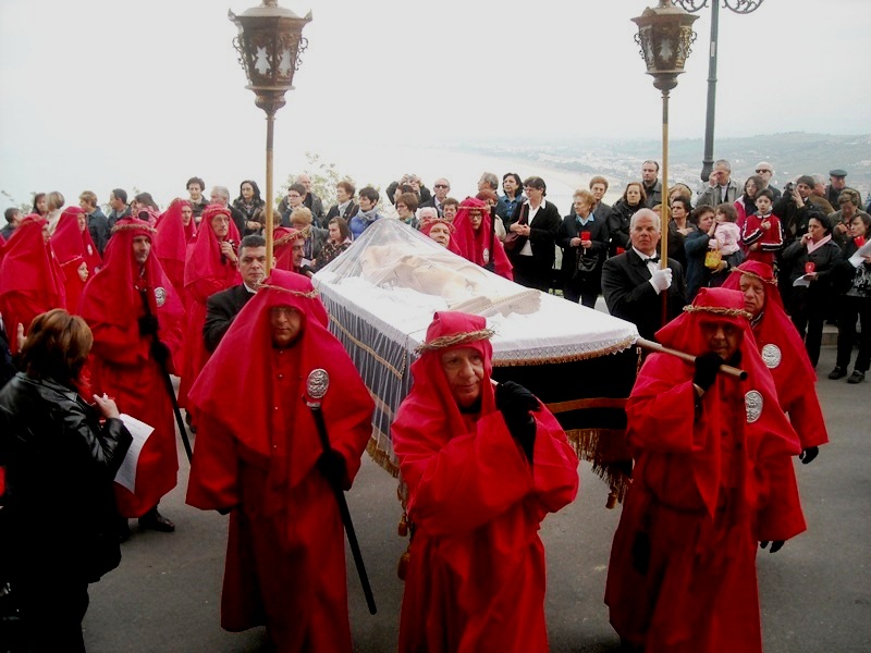 NoiVastesi: Venerdì Santo: rito della Passione e processione del Cristo ...