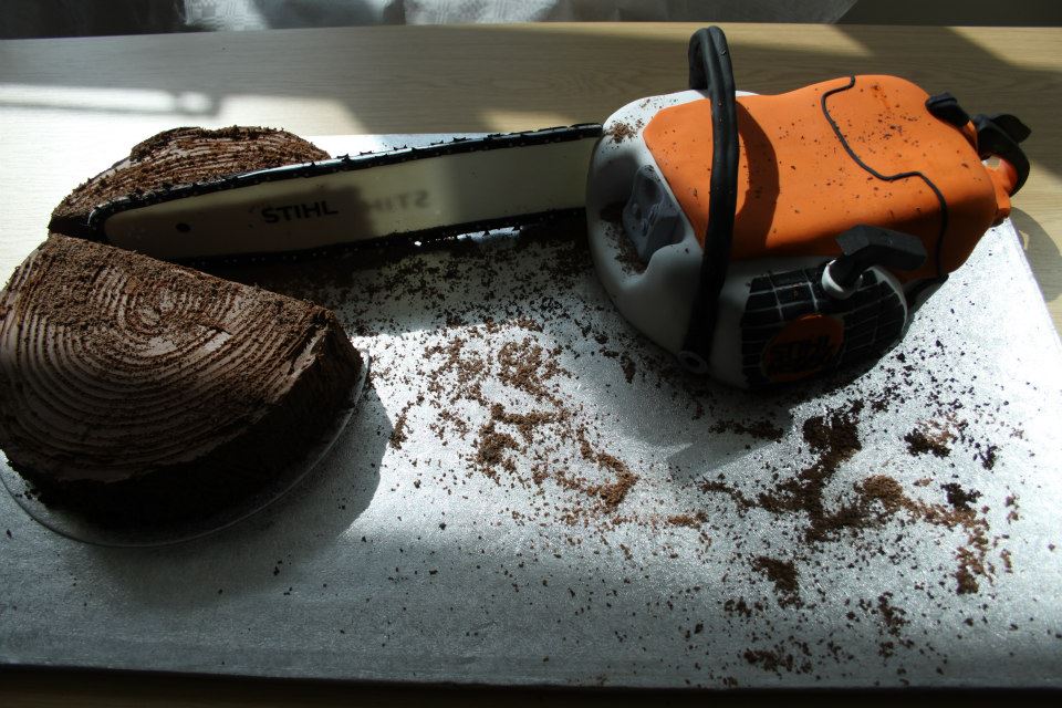 Jennifer O'Neill Cakes: A chainsaw cake?