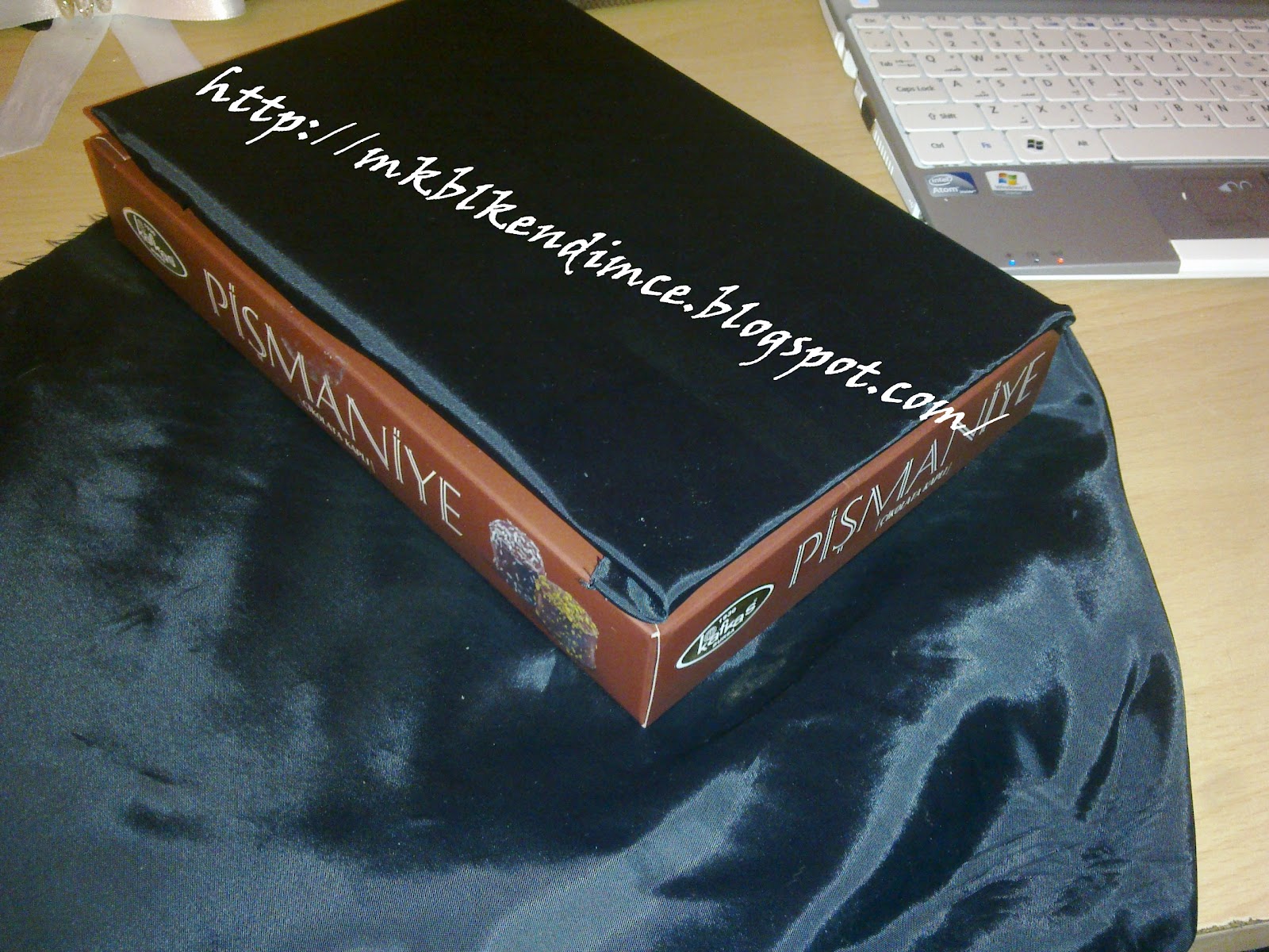 MkbL' KenDimCe'nin Dünyası : Bozuk CD'lerden kutu süsleme : )