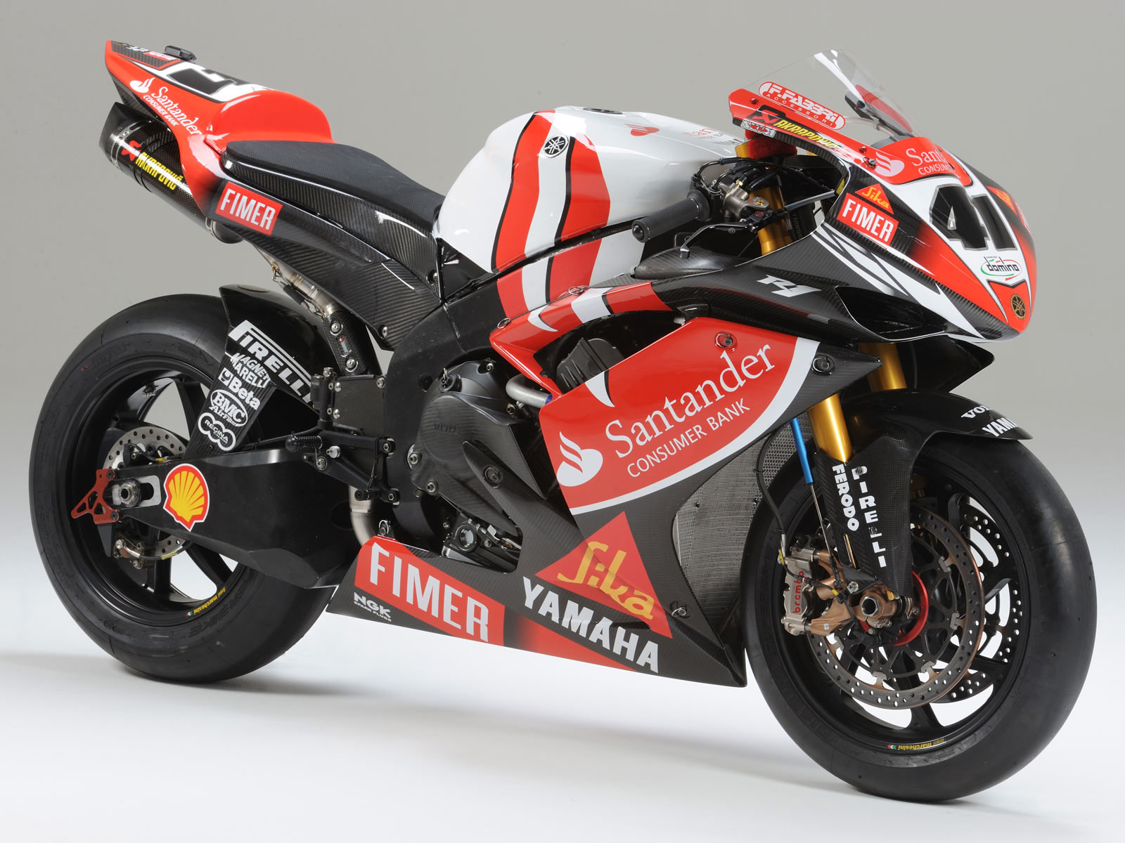 Motorcyle Wallpapers: Yamaha YZF R1 (2008) Red Wallpapers