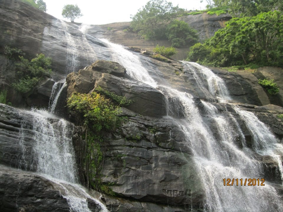 Kutralam (Courtallam) Waterfall - Tamilnadu Images