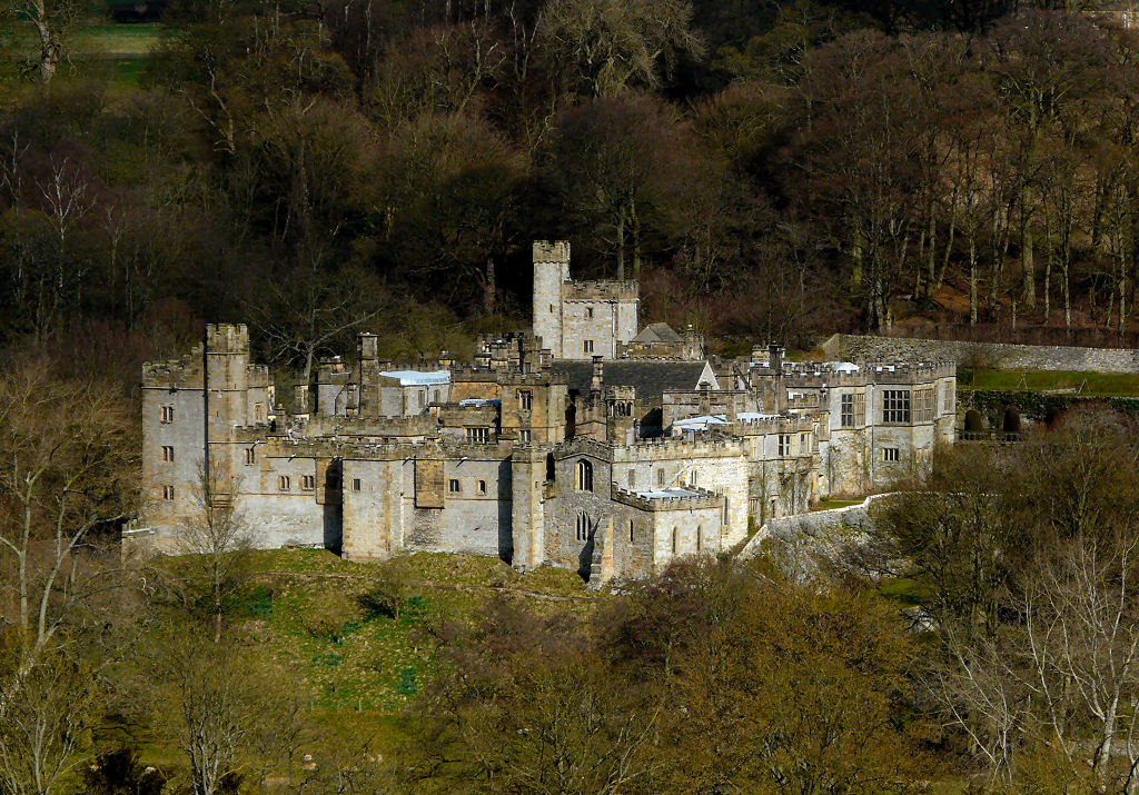 Walks in the Peak District and Midlands: Haddon Hall