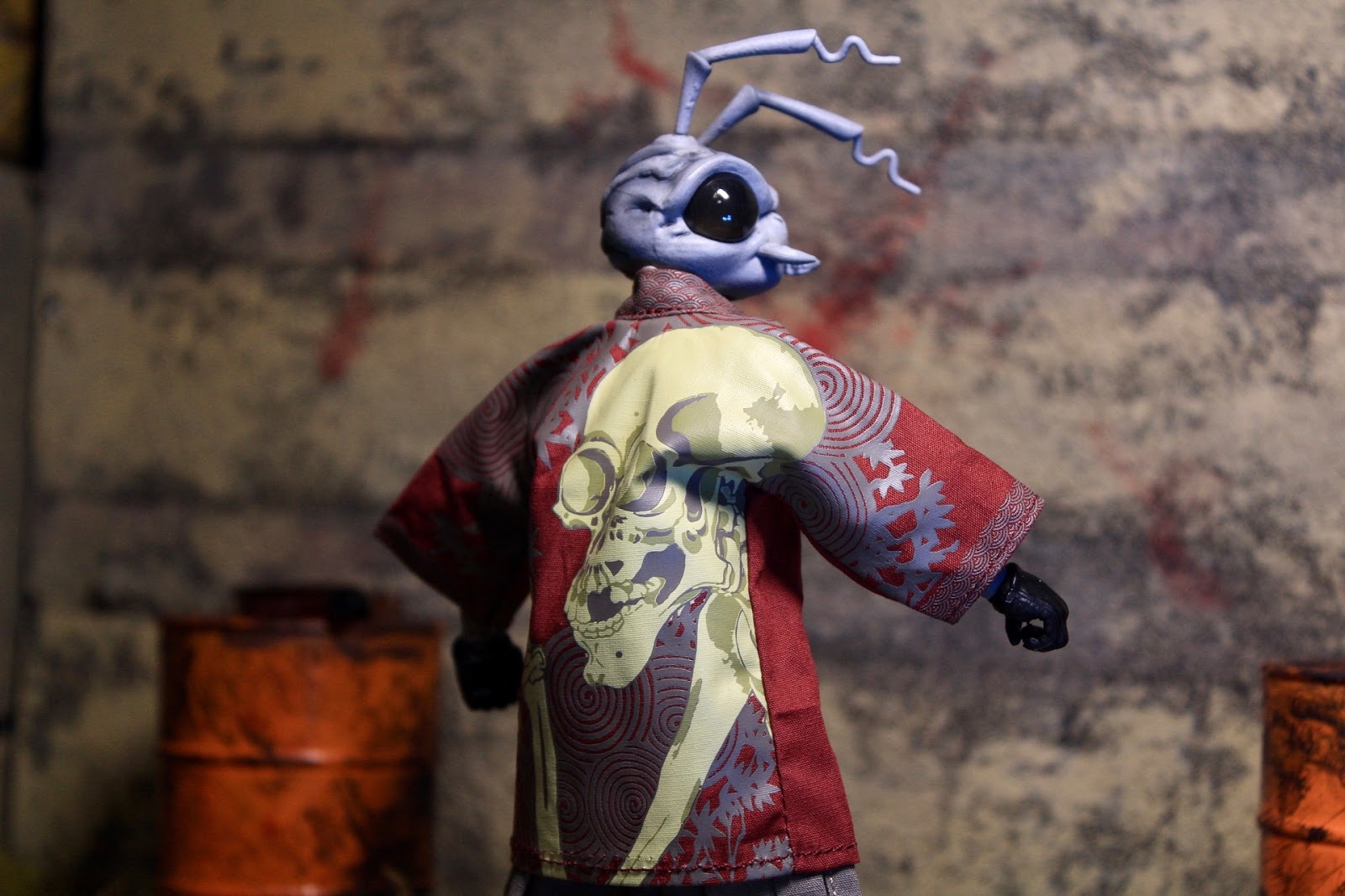 CobraShadowJoes: Mezco Toyz Exclusive Lone Roach and Grub Figure Review