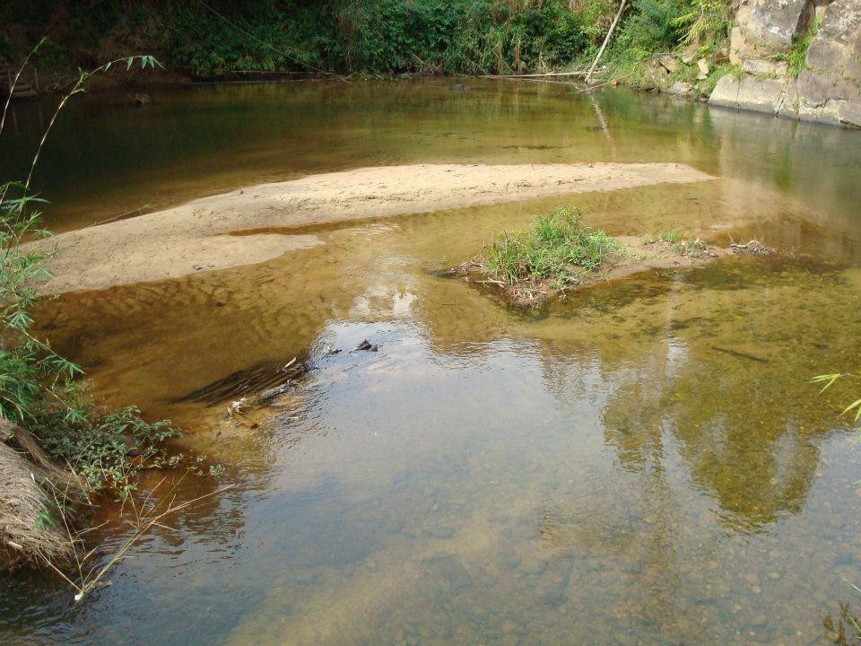 PONTO COMERCIAL OU PARTICULAR FUNDOS COM O RIO PIRACUAMA EM ...