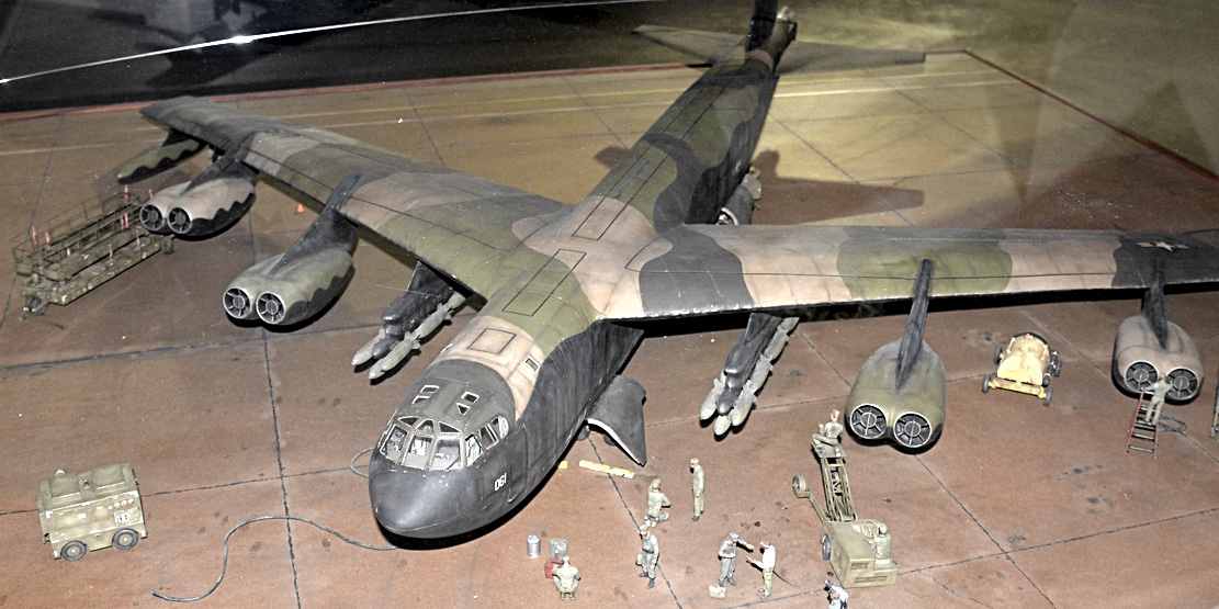 32nd scale B-52 from HPH - Vendors Board - Large Scale Planes