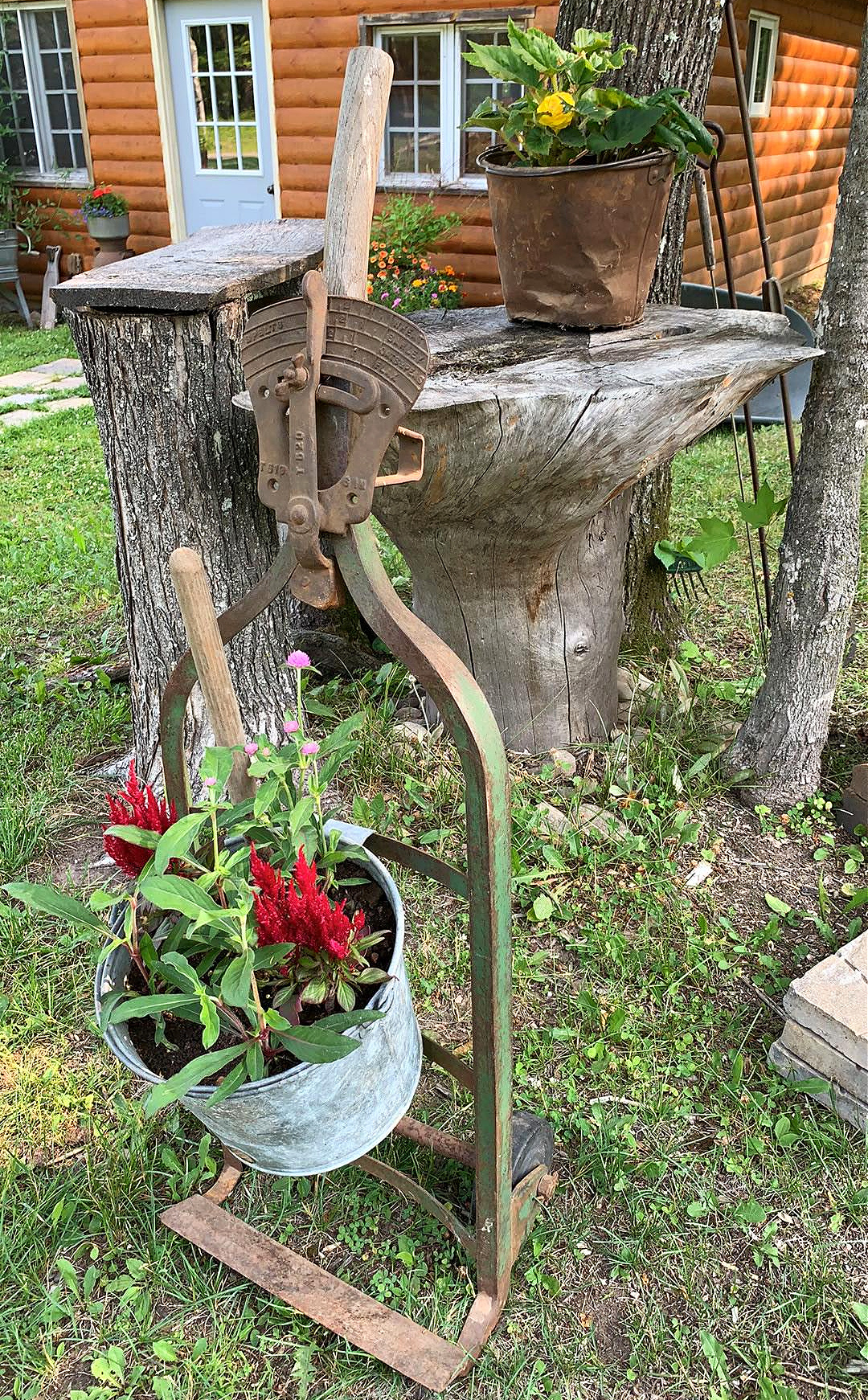 More of Dana's Fun Outdoor Junk Decor & West Tischer Cottage ...