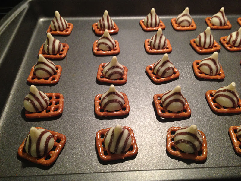 Love Thy Kitchen: Christmas Pretzel Candy