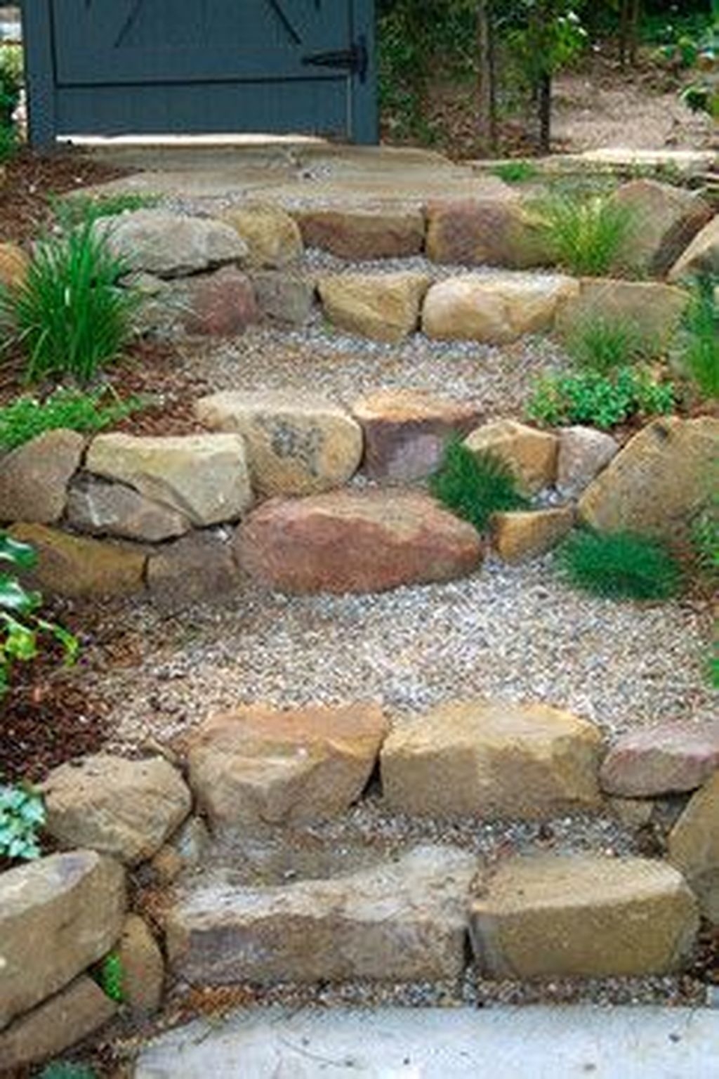 35 Inspiring Stepping Stone Pathway Decor Ideas For Your Garden