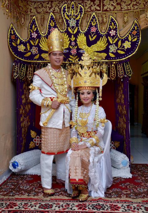 ragam cerita dan kebudayaan di indonesia: pakayan adat lampung