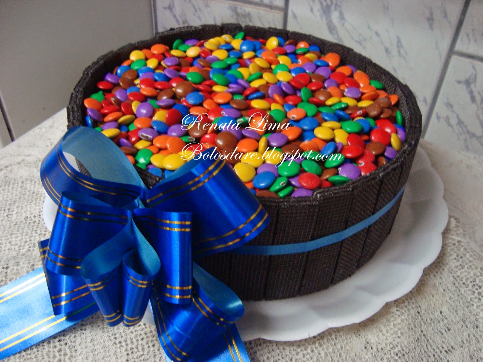 Bolos da Rê: BOLO COM CONFETES