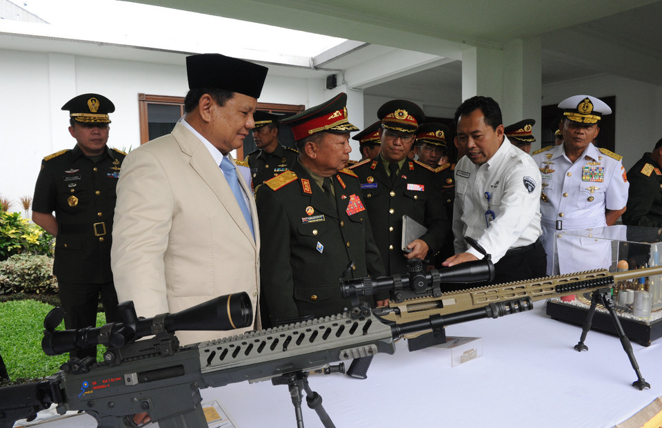 DEFENSE STUDIES: Menhan Indonesia Prabowo Tawarkan Produk PT Pindad ...