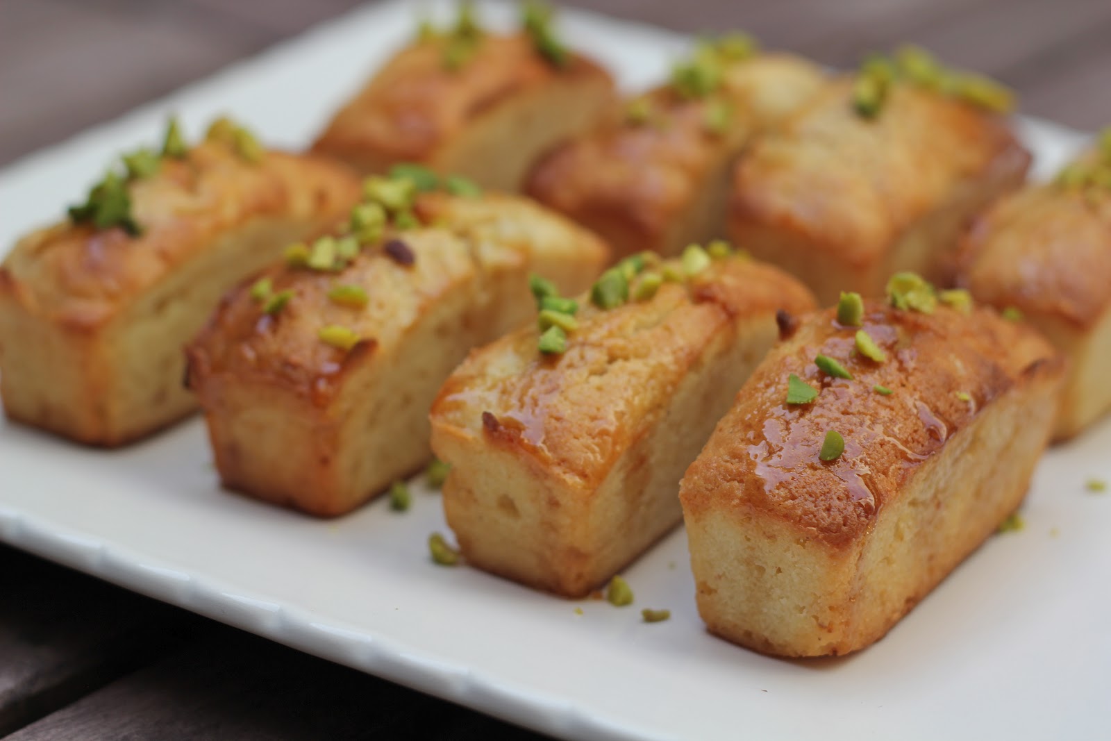 Petits gâteaux moelleux au miel aux pistaches | On dine chez Nanou