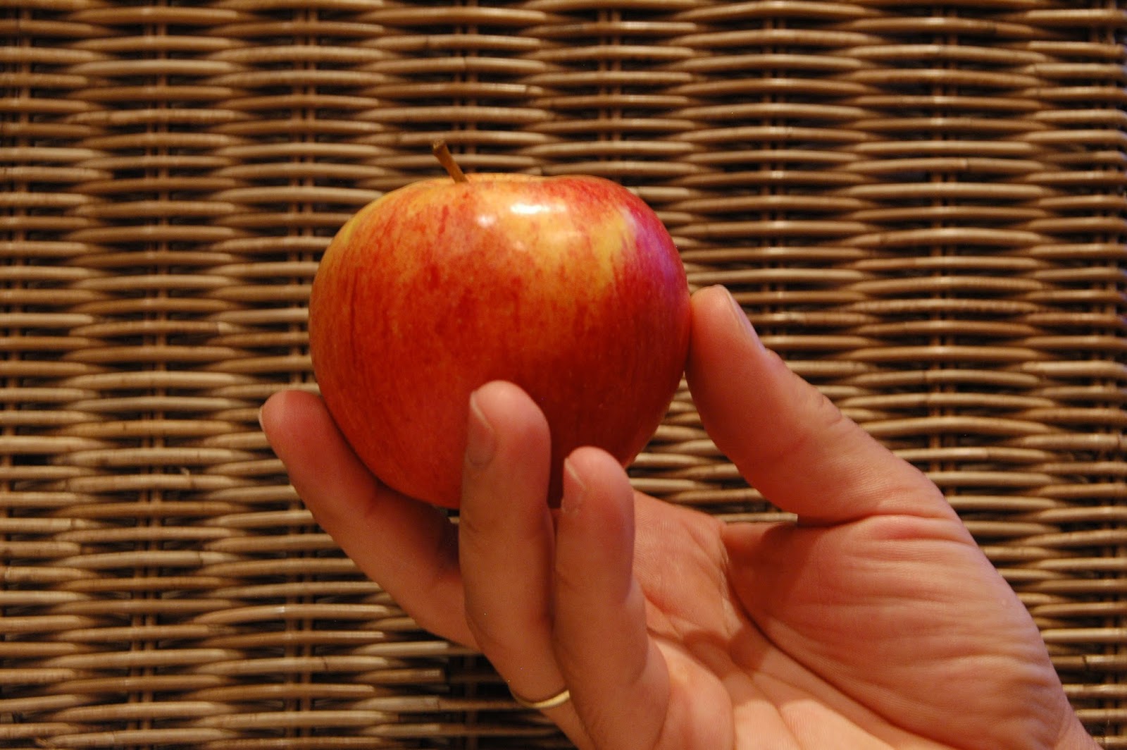 Hvor mye veier...: Eple middels stor