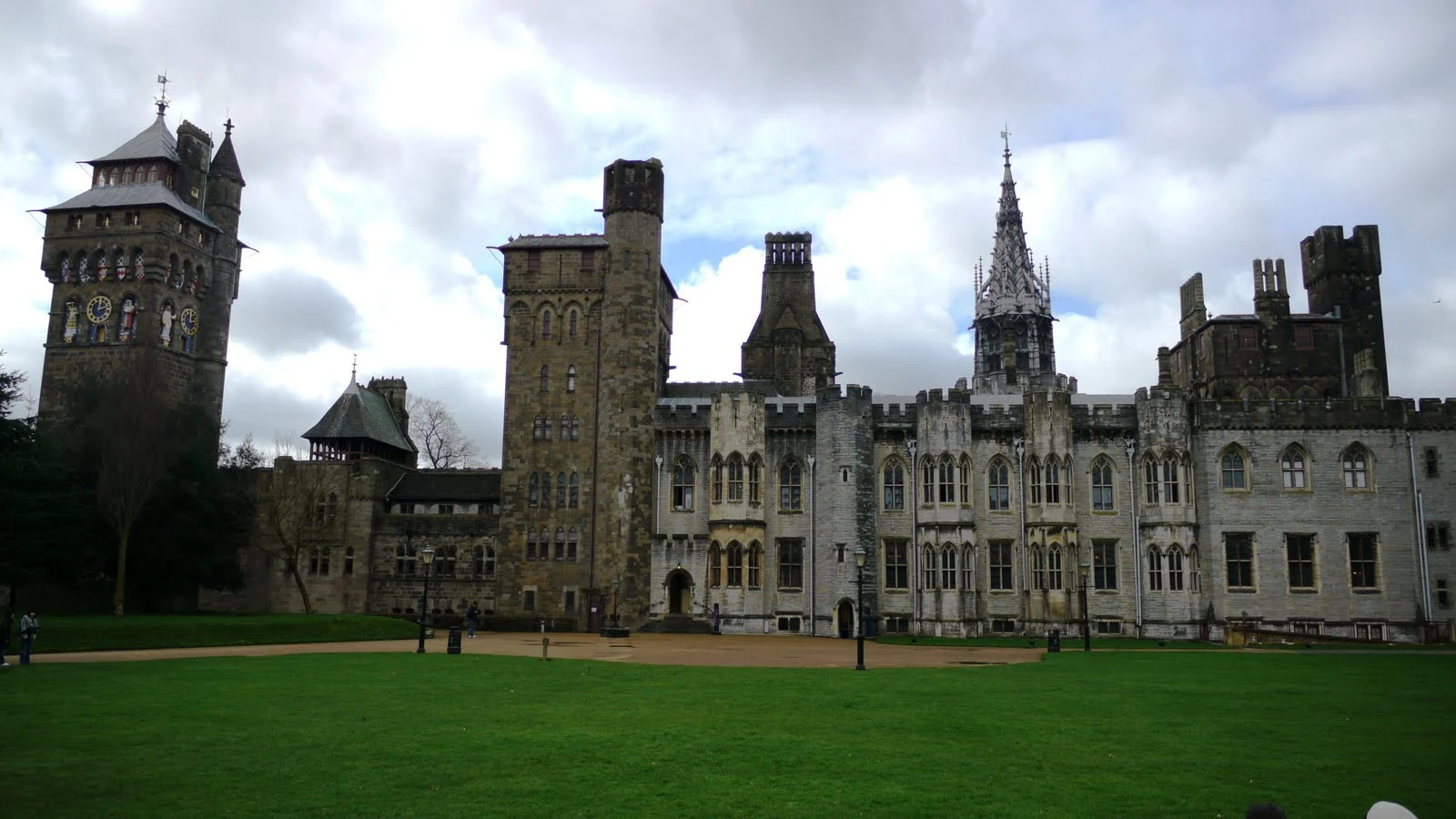 Victorian Gothic Cardiff Castle, Wales (with Map & Photos)