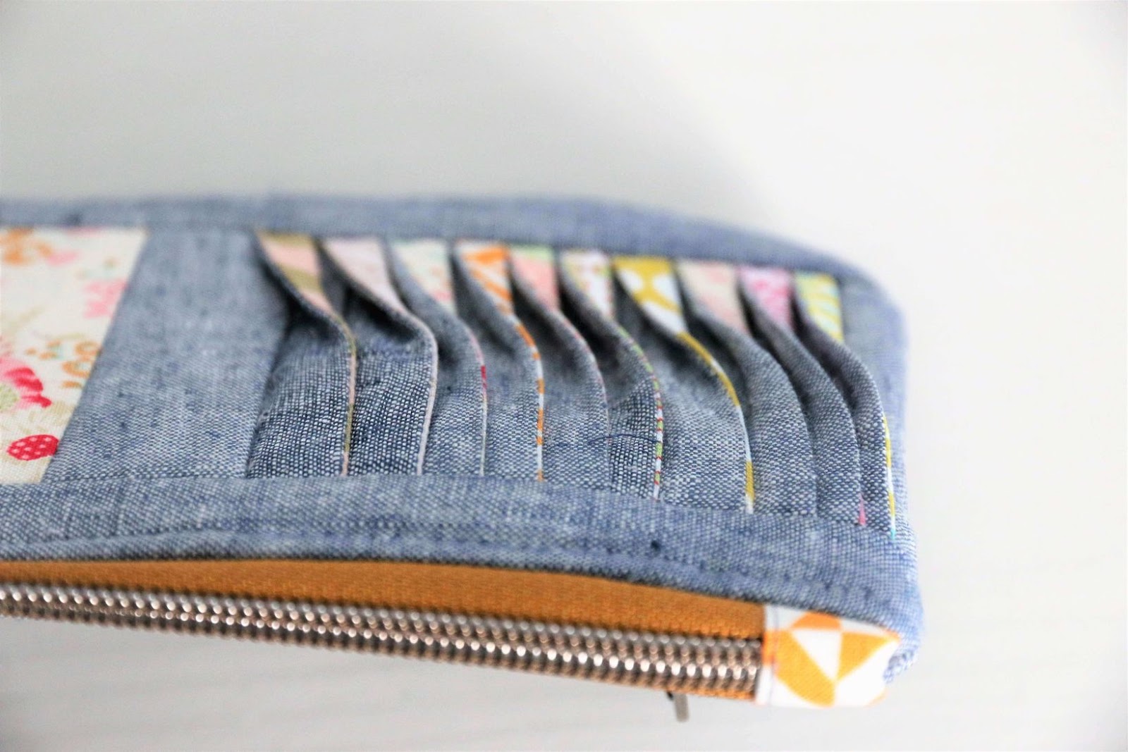 Zipper Cosmetic Bag Tutorial ~ DIY Tutorial Ideas!