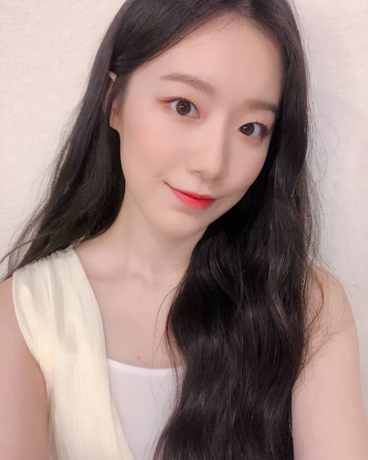 (G)I-Dle Shuhua Looks Gorgeous As Always In A New Selca ! - http ...