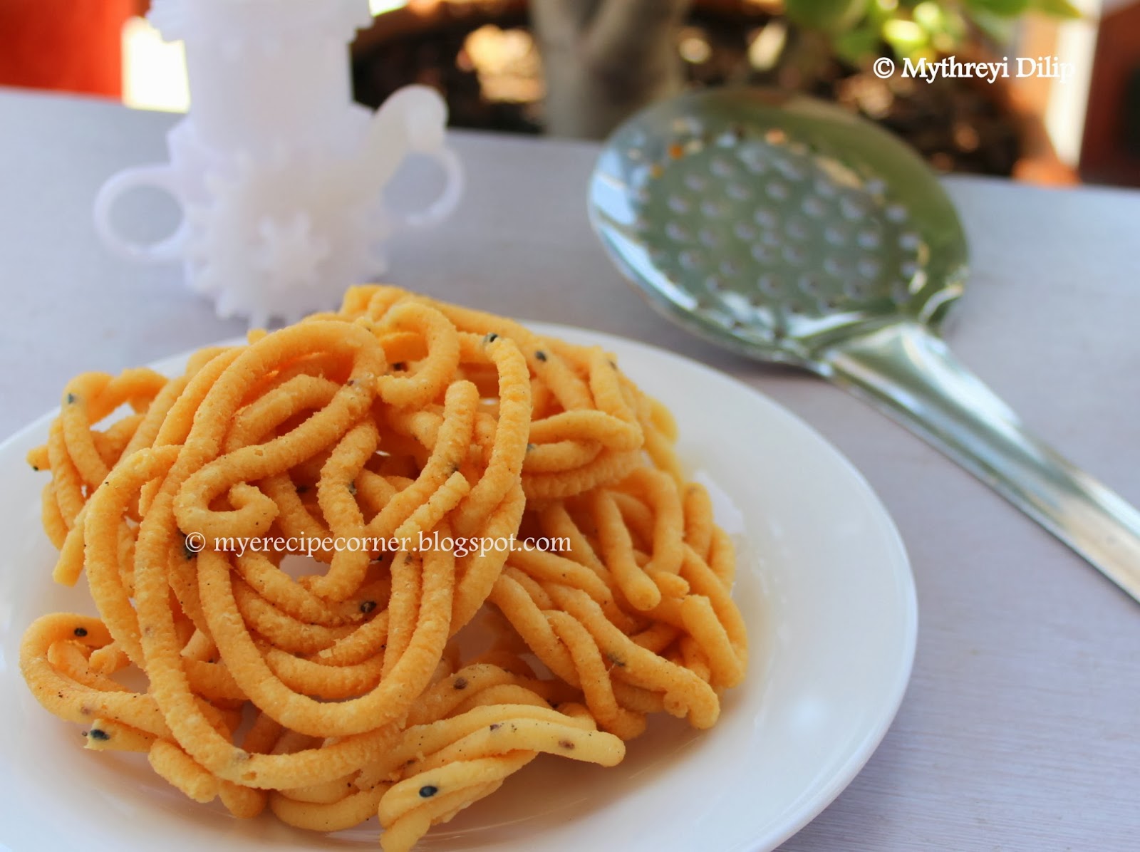 Mye's Kitchen: Thenkuzhal Murukku Recipe - Diwali Snack Recipes