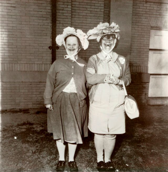 Cult Portrait Photographer of Freaks, Eccentrics: Black and White ...