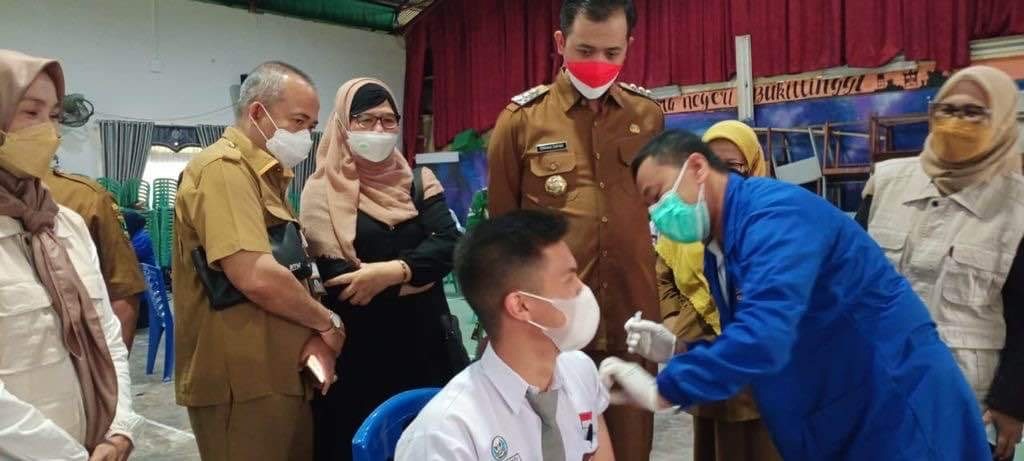 SMA IASMA 1 Bukittinggi Gelar Vaksinasi Covid-19 - FATIVA.id