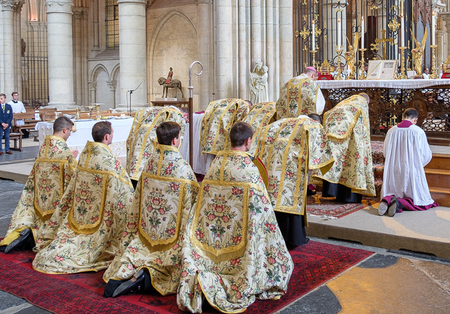 A Pontifical Set of Vestments from Pluriarte ~ Liturgical Arts Journal