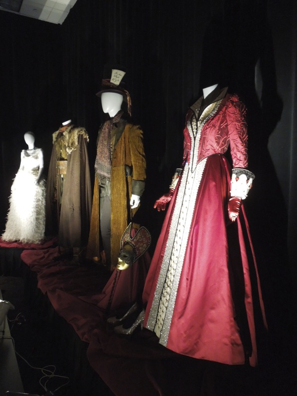 Hollywood Movie Costumes and Props: Fairytale costumes from Once Upon a ...