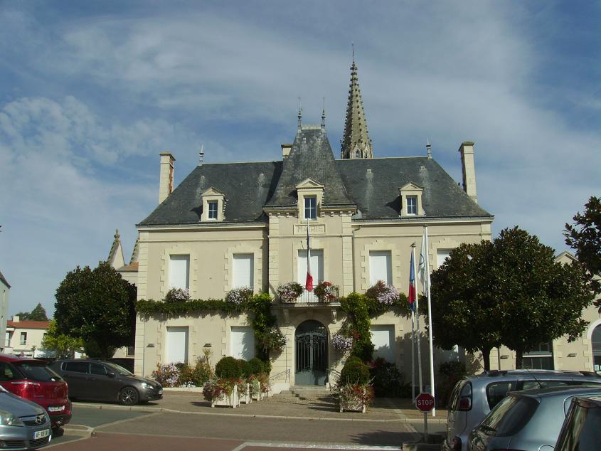 PHOTOS DE VENDEE: L'Hôtel de Ville de Chantonnay