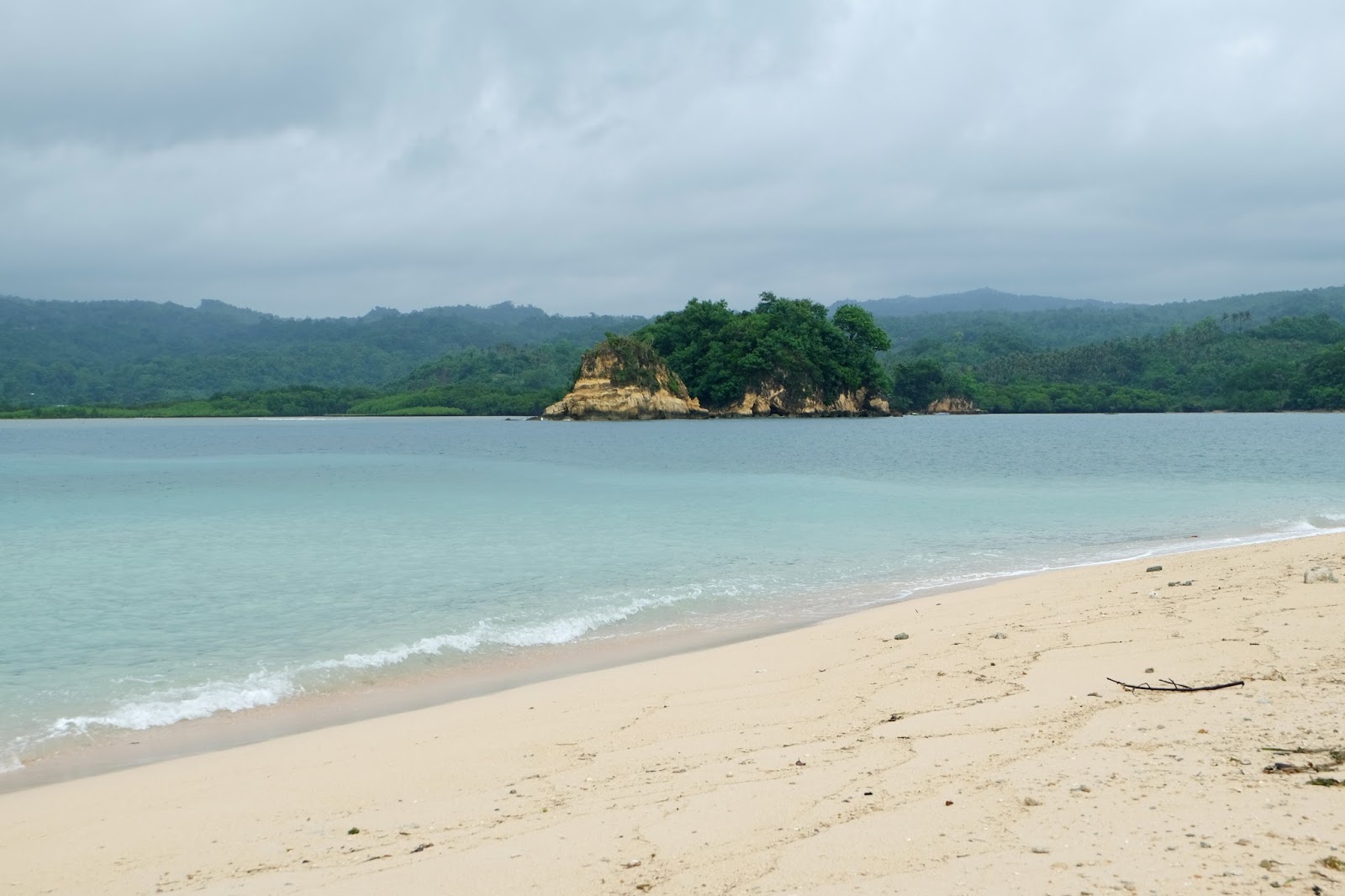 Travel Diary: Island Hopping in Bulalacao, Oriental Mindoro ...