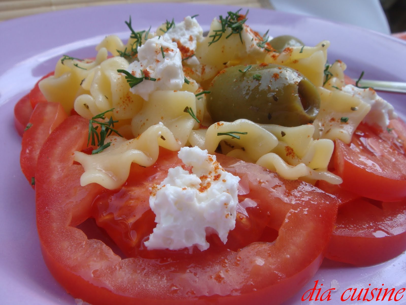 dia.cuisine: Salata de paste cu rosii si busuioc