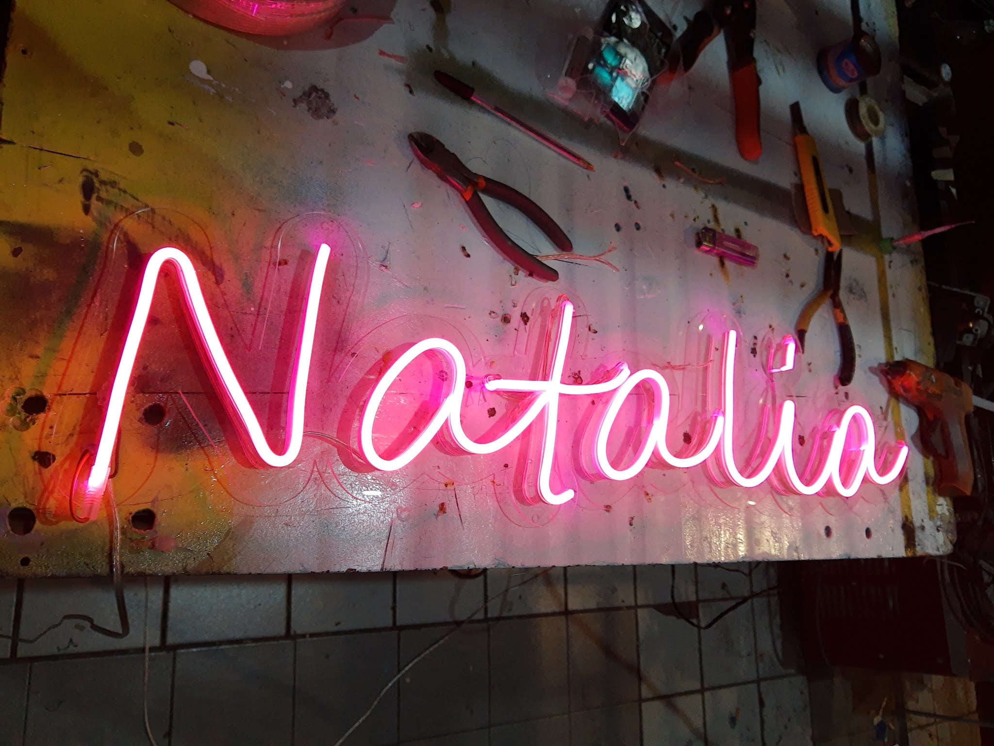 Neon Led Flex - Anuncios con estilo, ACNES Publicidad.