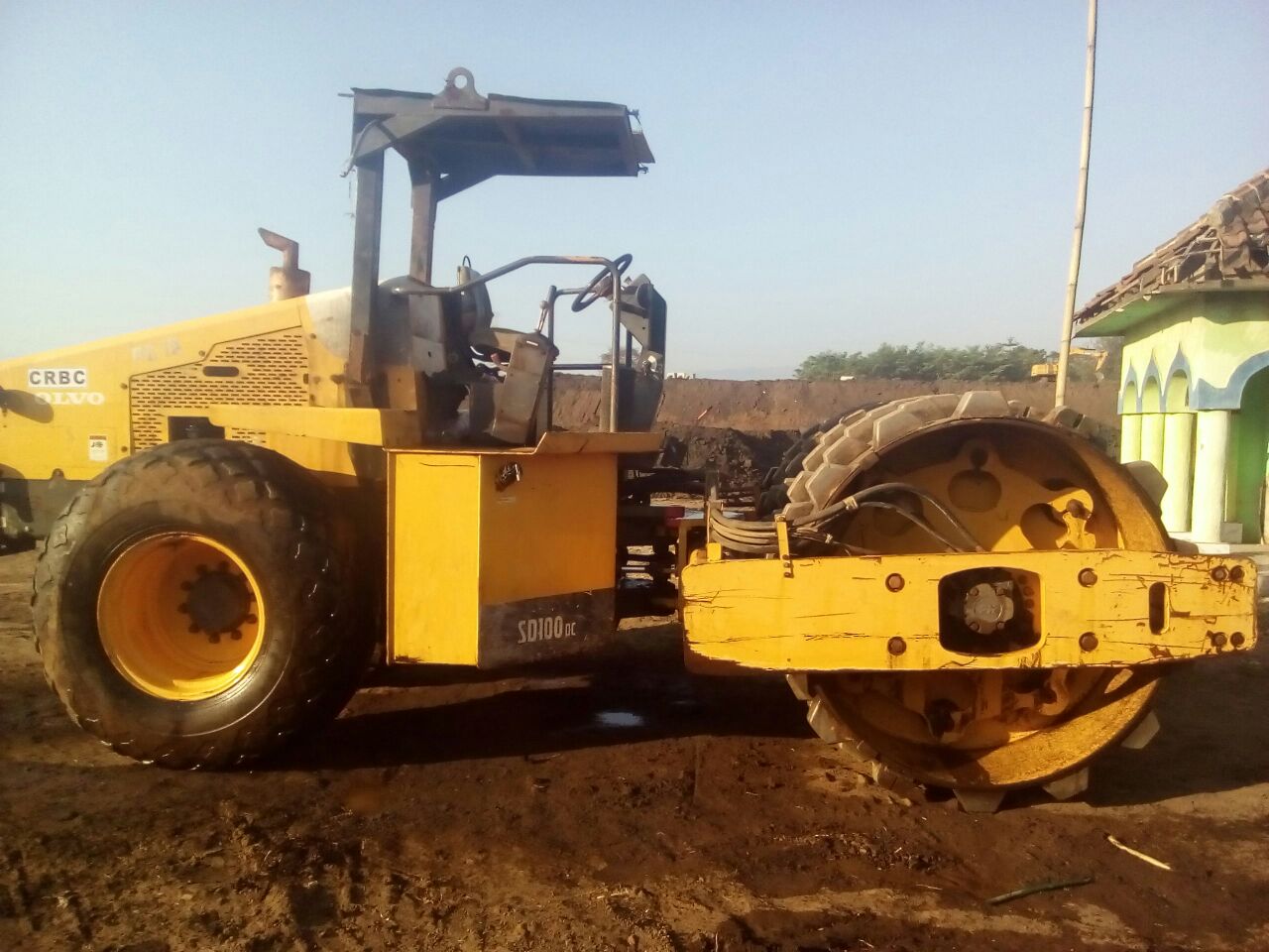 Vibro Compactor Padfoot atau sgeepfoot volvo sd100d - Alat Berat Malang