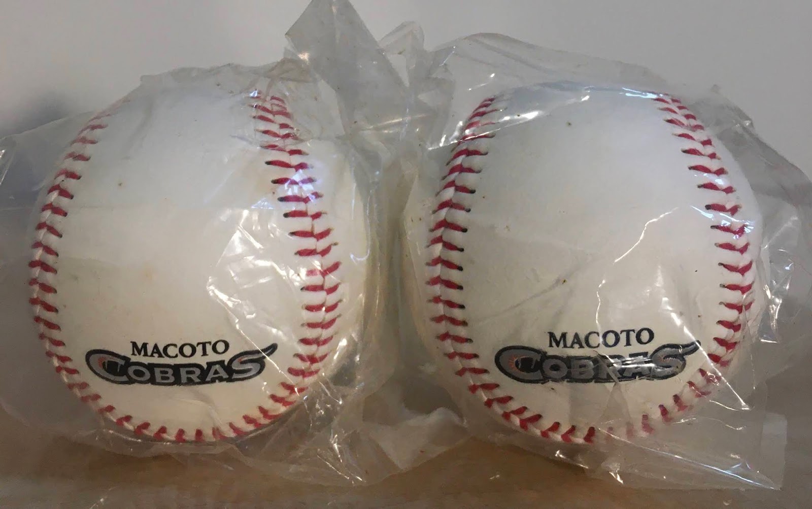 棒球時光機 | Baseball Time Machine: 2004年 -「誠泰眼鏡蛇隊」紀念球 (MACOTO COBRAS；兩款: 平面和立體)