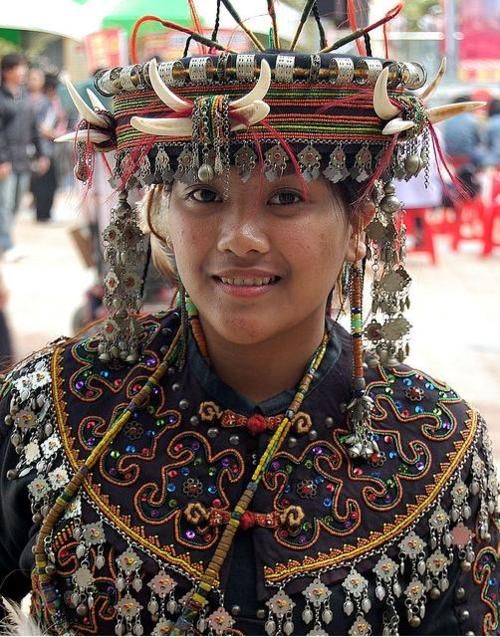 The Multicolored Diary: Tales in the community (Folktales of Chinese ...