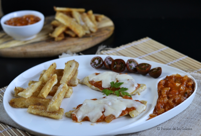 Paraiso: POLLO CON SALSA MARINARA Y YUCA FRITA
