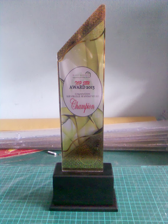 MEDAL & TROFI UNTUK SEMUA.: PIALA PUSINGAN KACA