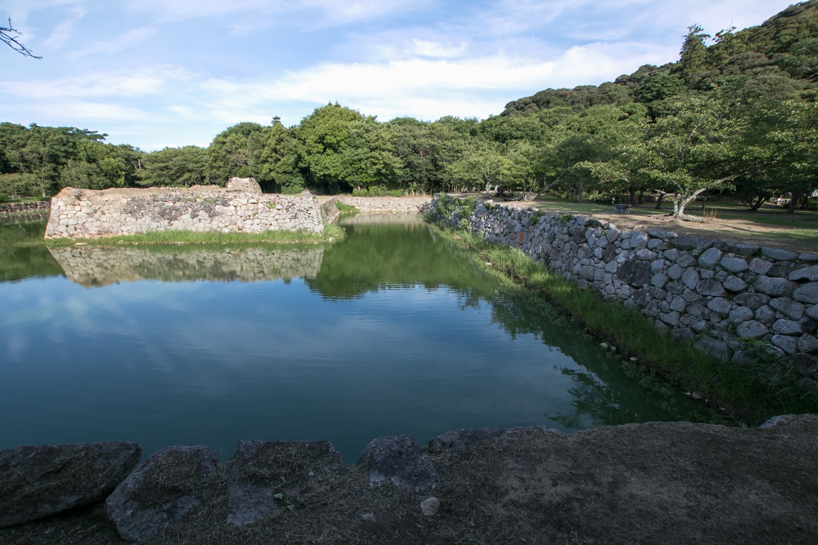 Hagi Castle -Beautiful combination of mountain, sea and stone walls ...