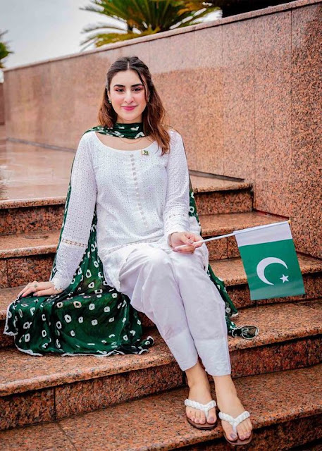 Independence day Pakistan Girls DP 14 august with Green Dress & Flag ...