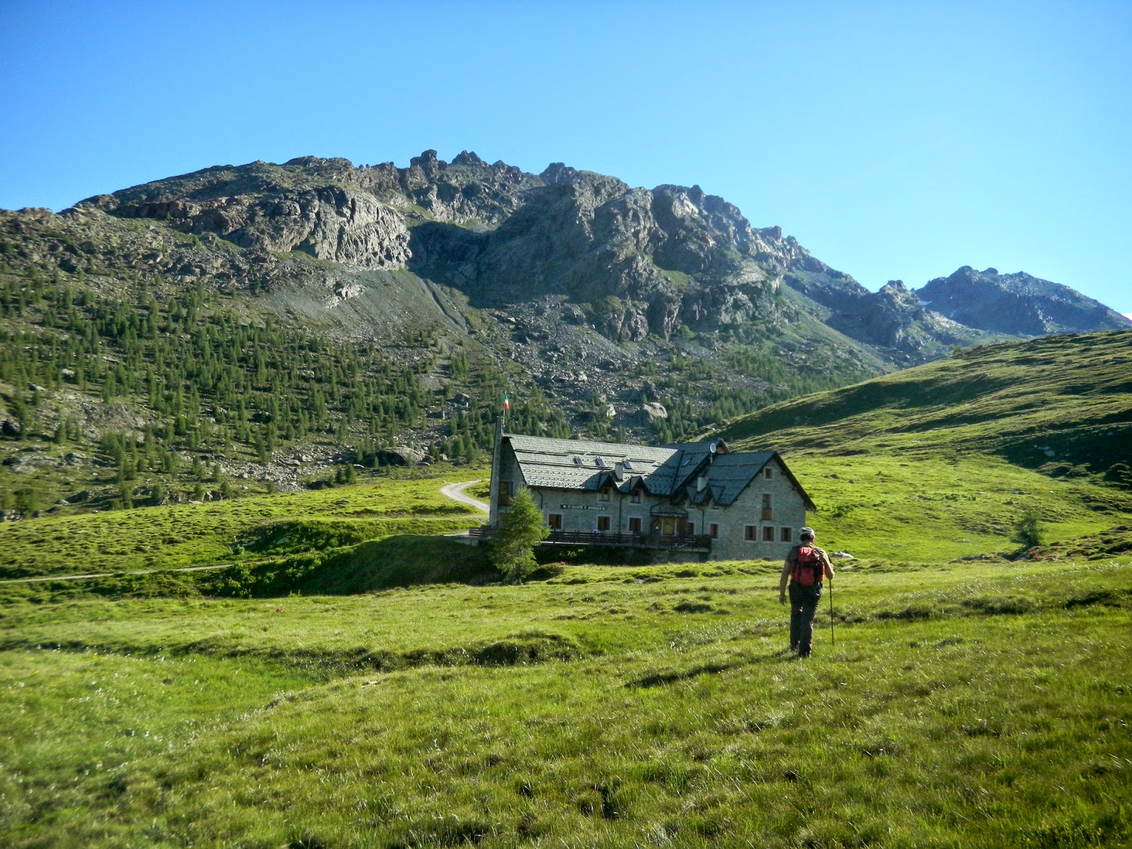 Piccoli Sentieri: Monte Forato, quando la Natura dà spettacolo.